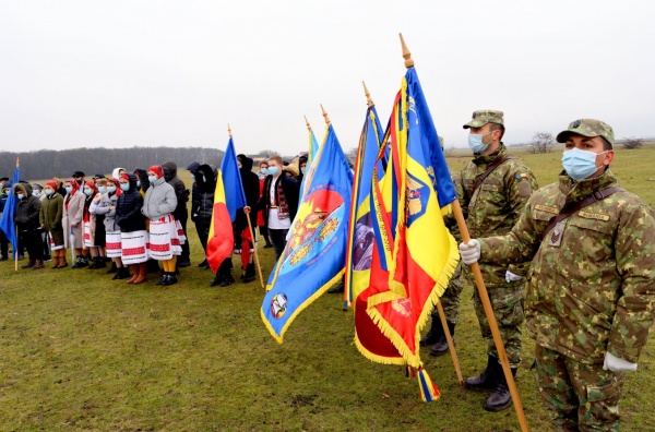 Atac cu armament de infanterie la Nojorid la lansarea volumului ...
