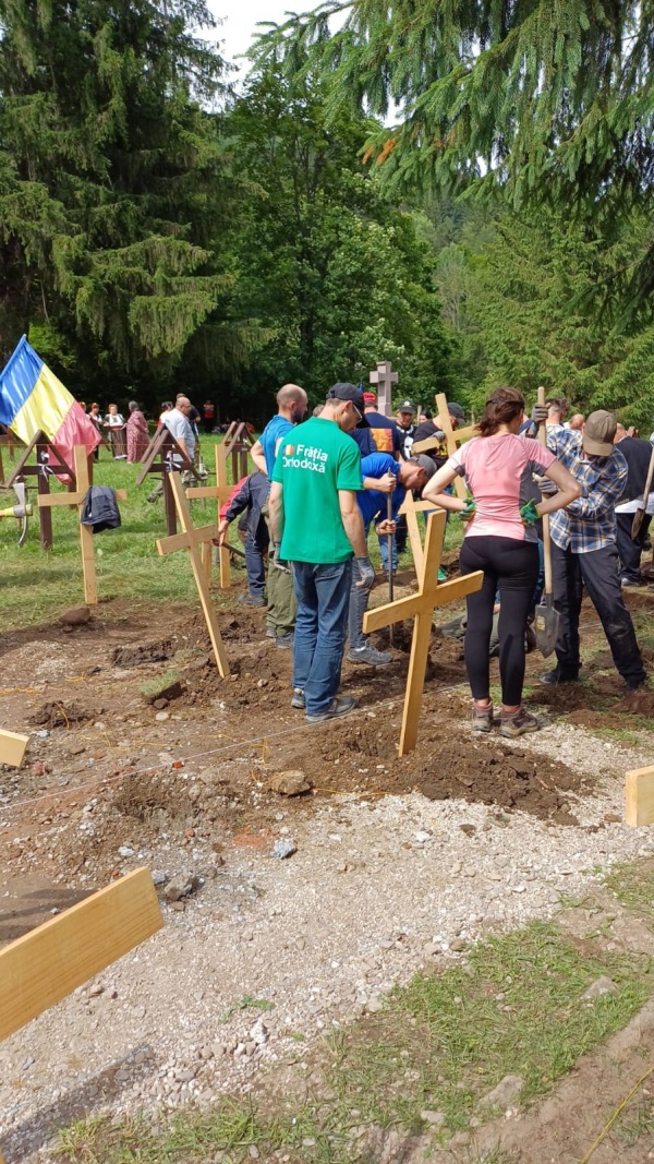În România anului 2023 trebuie să ne apărăm și crucile din cimitire ...